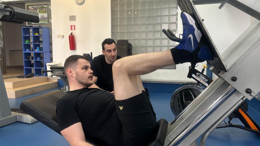 Život me udarao, ali ja sam mogao primiti i preživjeti svaki udarac ... Život me udarao, ali ja sam mogao primiti i preživjeti svaki udarac ...